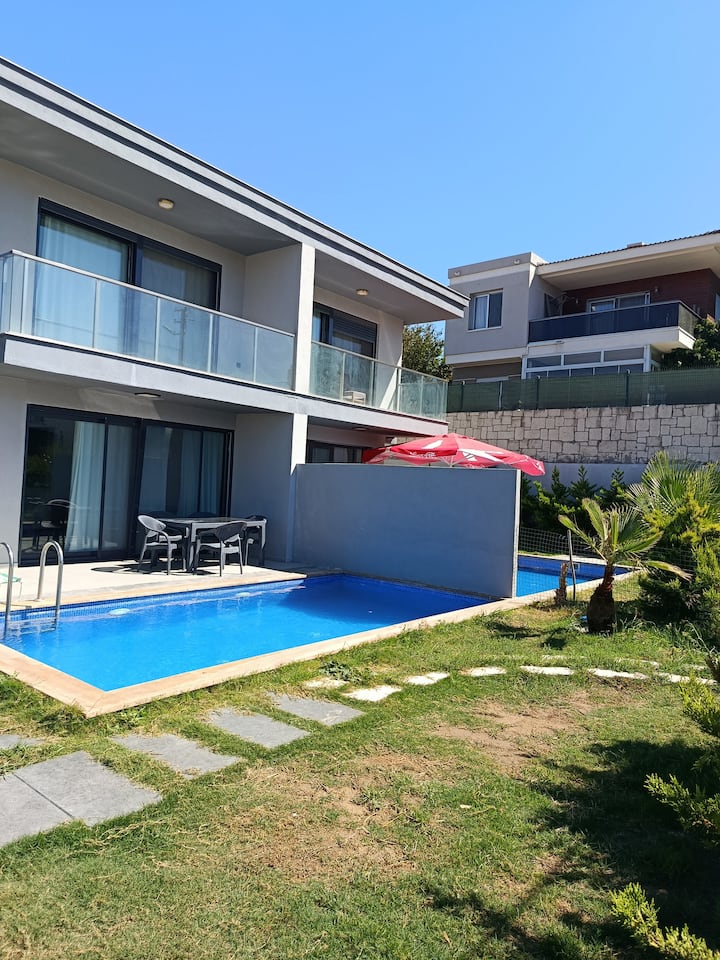 ıSıtmalı Sıcak Havuz Lüx 4+1 Villa - Çeşme