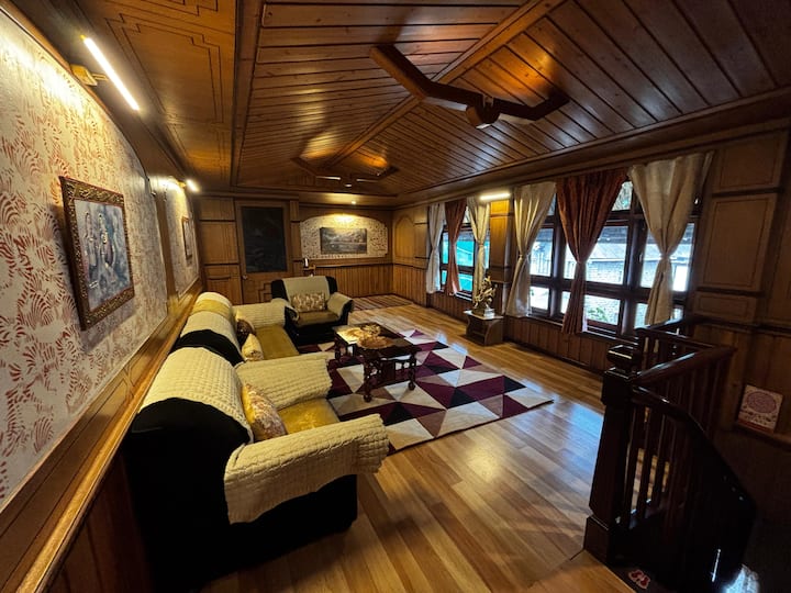The Mountain Mist, A 2 Bhk Wooden Cabin - Darjeeling