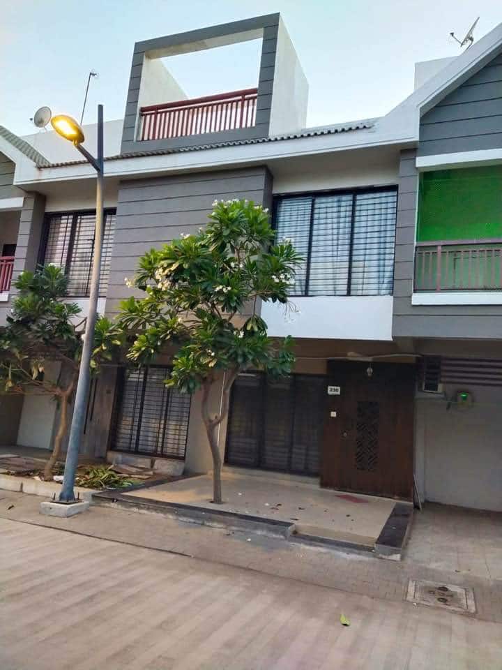 Resort-style 3bhk Villa With Club Access On Nh48. - Bardoli