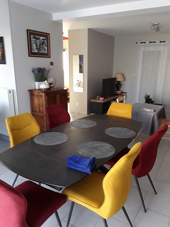 Maison Dans Un Lotissement,  Au Calme . - Falaise