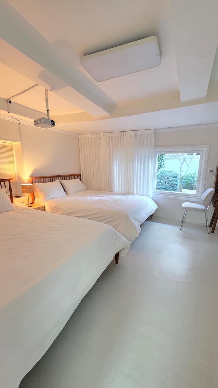 [광안리 지하철3분]오픈특가!독채 가족숙소 방3 해변도보15분  8인침대 바베큐파티가능 - Busan