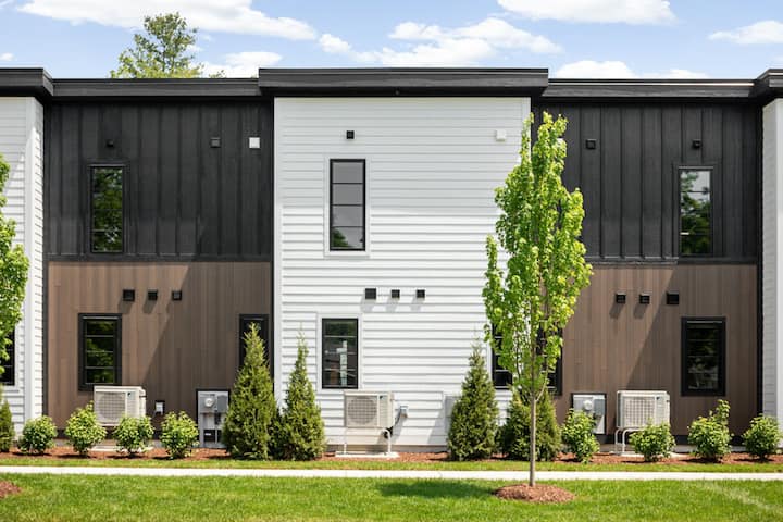 Bright Guest Suite W/ Fire Pit - Michigan
