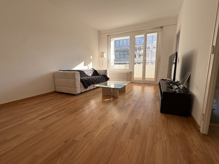 2 Bedroom Apartment In The Center Of Eaux-vives. - Genebra