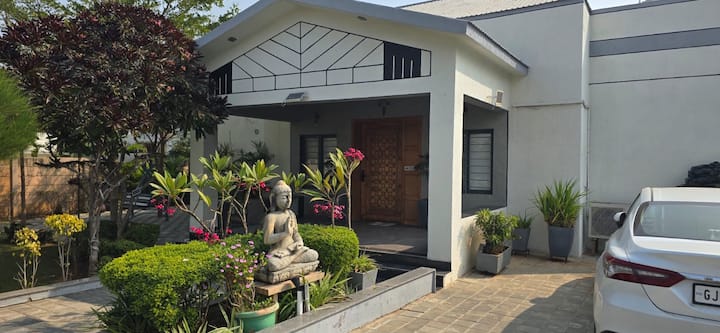 Nature Retreat Farm Stay Near Canal With Pool - Ahmedabad