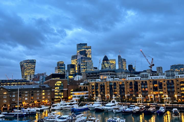 Cosy Tower Bridge | Waterside | St Katherines Dock - City of London