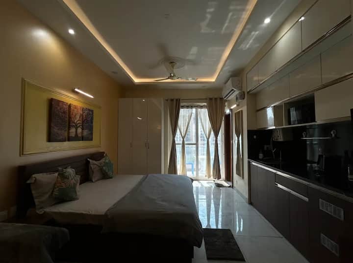 Range Rover 51 By Galaxy Studio - Noida