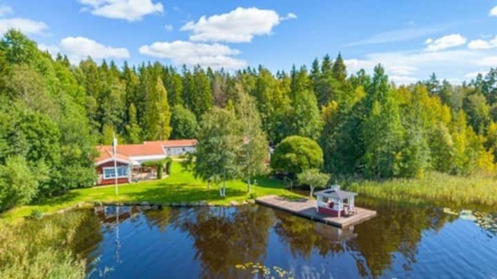Lake Side Family House With Private Lake Access. - Sandviken