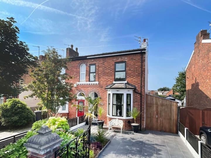 Beautiful Victorian House In Birkdale - Southport