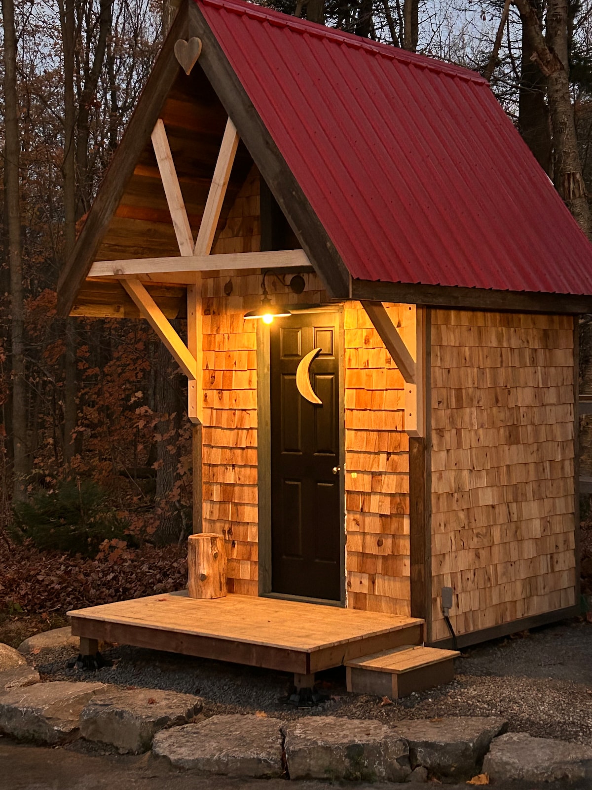 Billy & Angel’s Red Roof Cabin - Tiny houses for Rent in Vankleek Hill ...