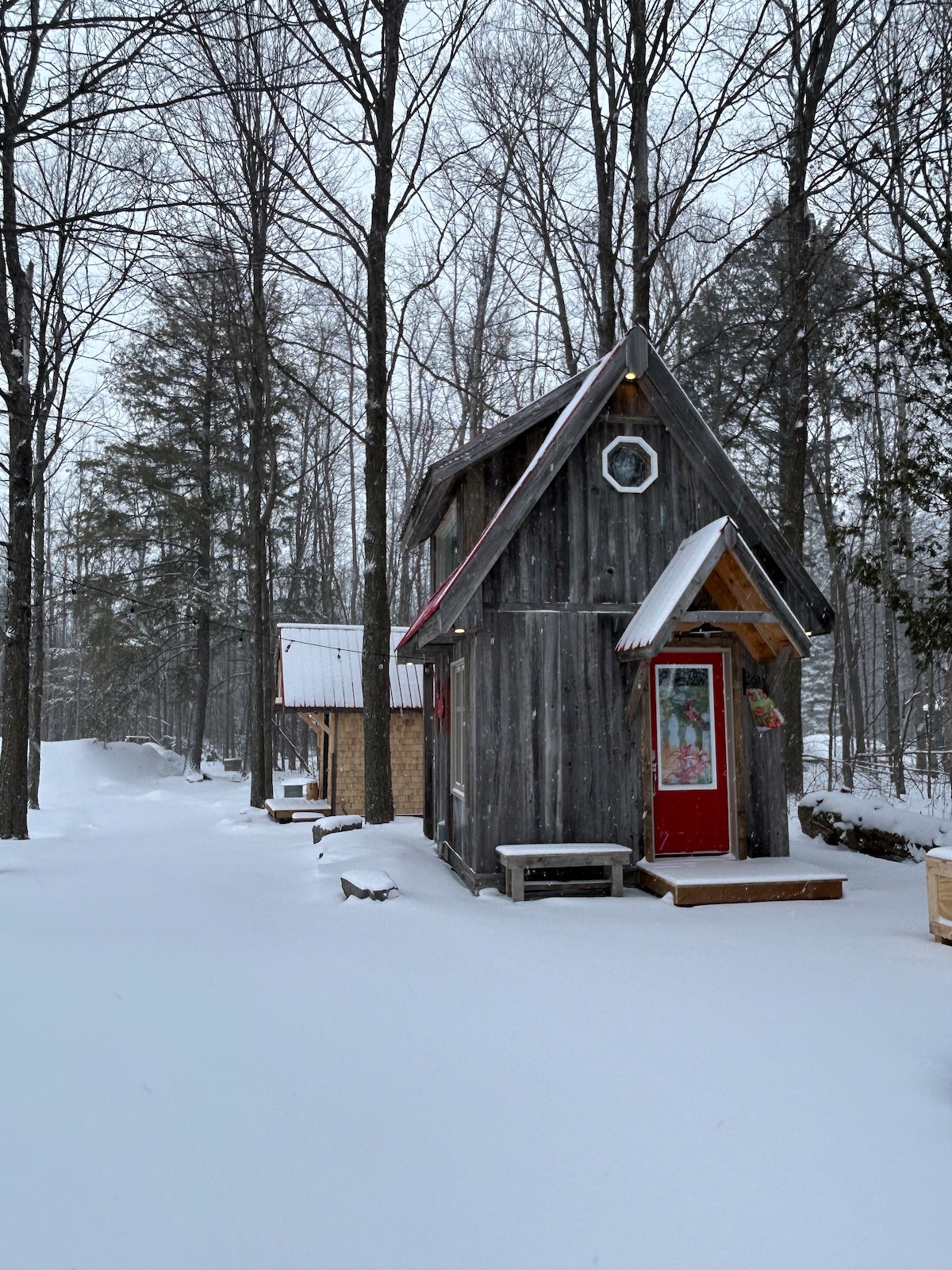 Billy & Angel’s Red Roof Cabin - Tiny houses for Rent in Vankleek Hill ...