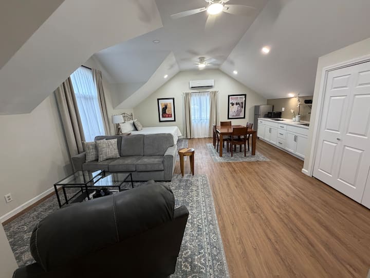 Brand-new Studio Near Purdue & Downtown - Lafayette, IN