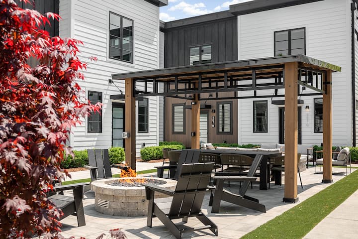 Hamilton Place | Dunecrest Building | 303 C - Traverse City, MI