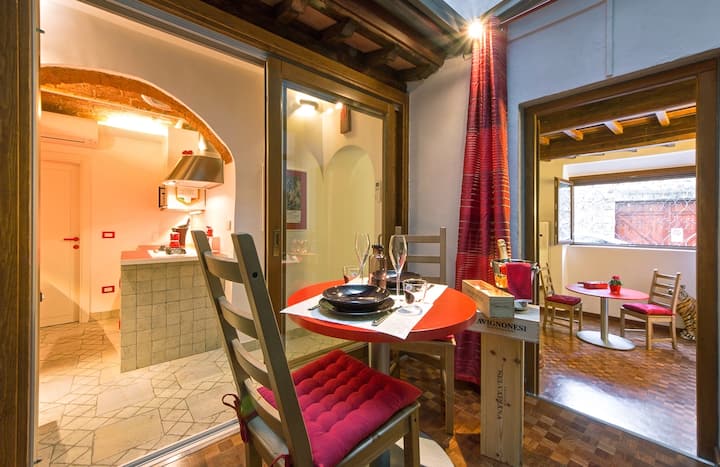 A Quiet Retreat In The Oltrarno - Ponte Vecchio - フィレンツェ