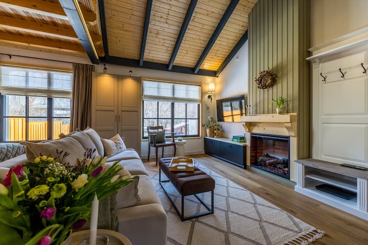 Hempcrete Cottage - Private Entrance & Terrace - Holbav