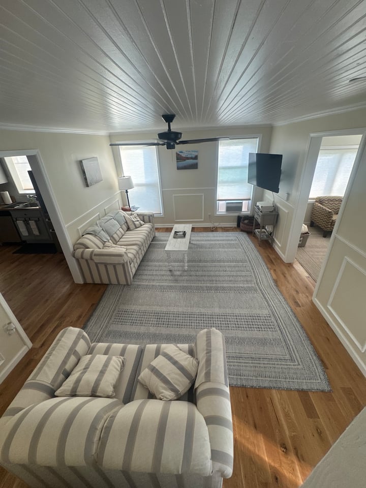 A Shore Thing. Lake Views, Private Home - Greece, NY