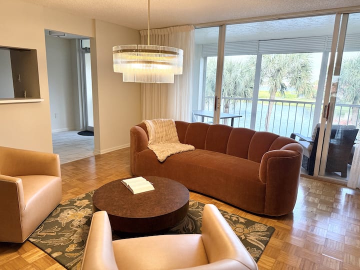 Art Deco Condo W/beachfront Access On Intracoastal - Boynton Beach, FL