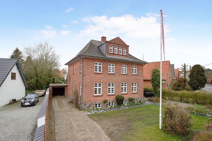Stort Og Charmerende Familiehus Midt I Sønderborg - Sønderborg