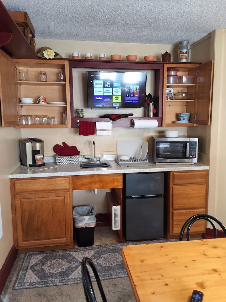 Country Living Just Outside Of The Nightlife! - Lake Bowen, SC