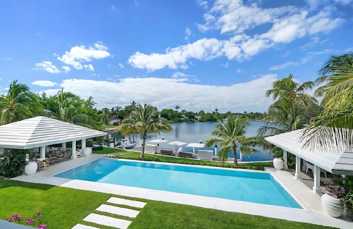Columbia House : Elegant Canal-front Estate - Bahamas