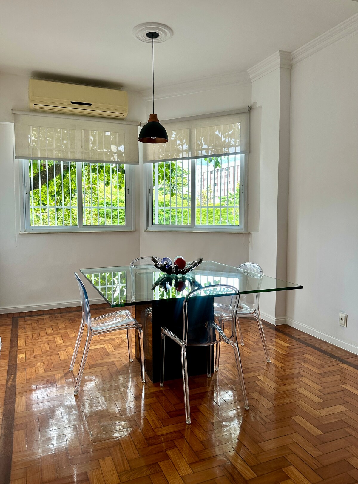 Large apartment in Leblon - 1 and a half blocks from the beach - Flats ...