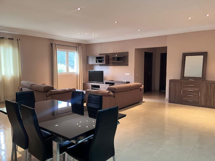 Hogar Moderno En Malabo: Espacioso Y Equipado - Equatorial Guinea