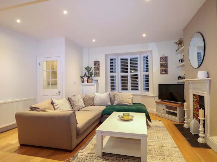Stunning 3 Bed Semi-detached Victorian House - Berkshire