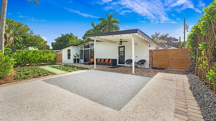 Downtown Naples Bungalow - Naples, FL