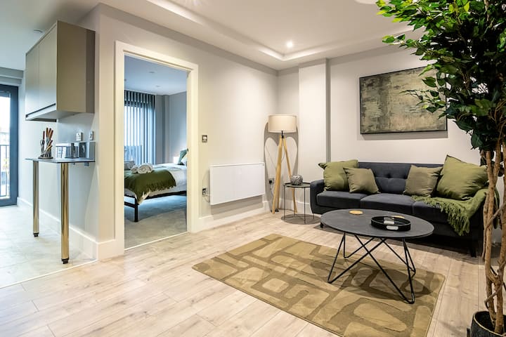 1 Bed Apartment | 2 Min Walk To Lri | Balcony - University of Leicester