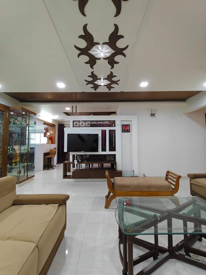 Peaceful Apartment With All Essential Amenities - Ahmedabad