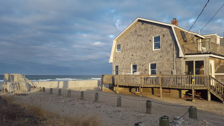 Direct Ocean Front - Steps To Beach. 4 Bedrooms - Scituate, MA