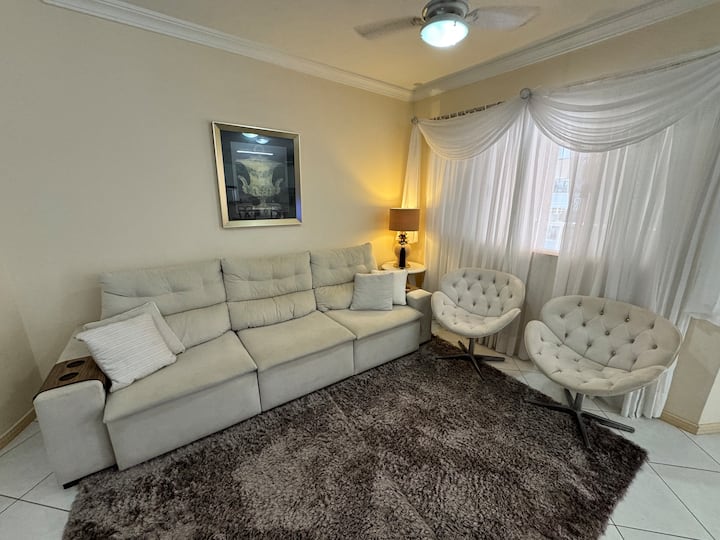 Apartamento Em Itapema Meia-praia Na Quadra Do Mar - Itapema