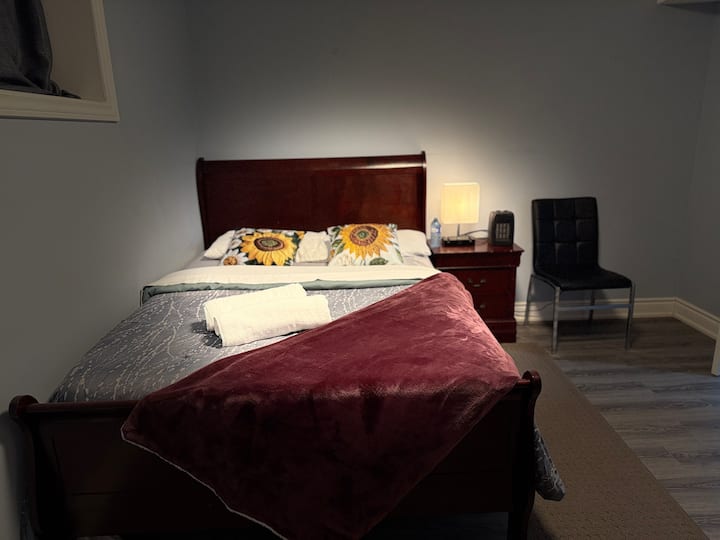 Spacious Room-attached Washroom Separate Entrance - Caledon