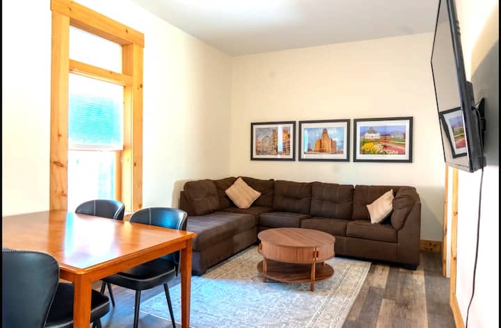 Allen Town Oasis- 2 Bed 1 Bath Free Parking - Buffalo, NY
