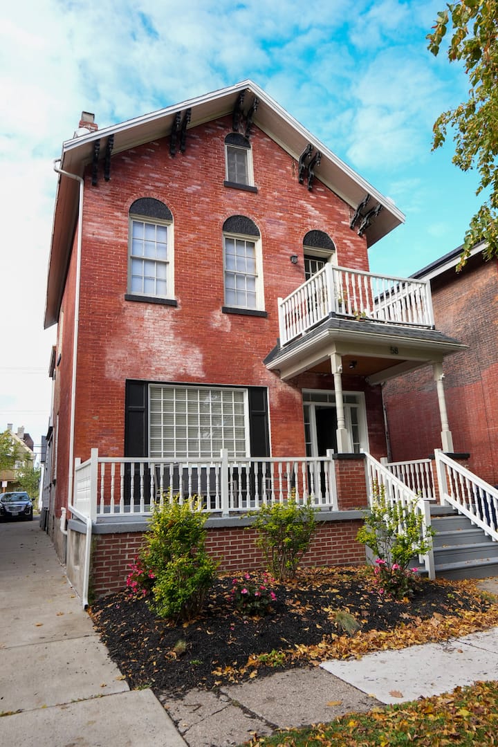 Allen Town Oasis- 2 Bed 1 Bath Free Parking - KeyBank Center