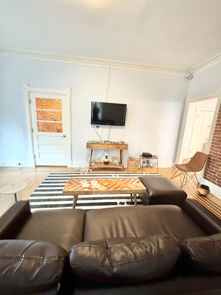 Downtown Townhouse - Ludlow, MA