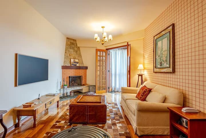 Apartamento Capivari | Lareira + Vista Incrível - Campos do Jordão