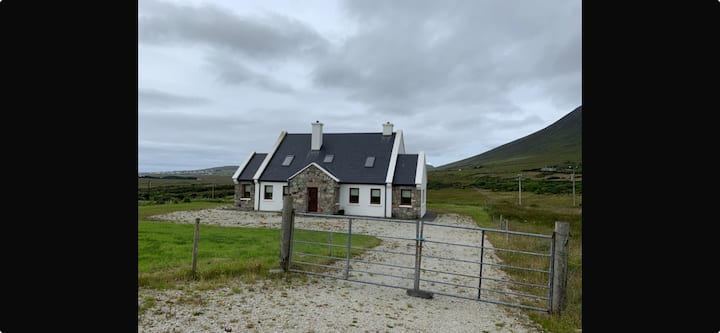 4 Bedroom House With Turf Fire - Achill Island