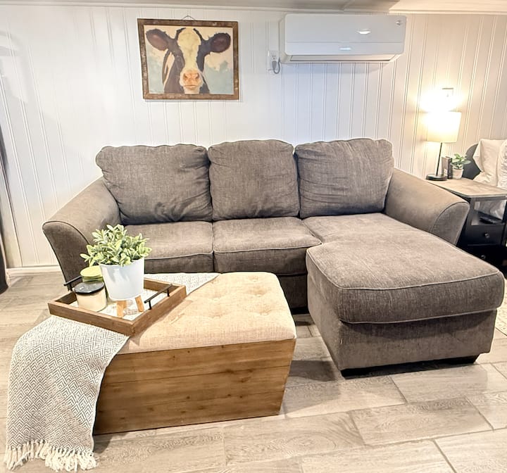 Tiny Farm Stay - Fresh Eggs + Peaceful Retreat - Midland, TX