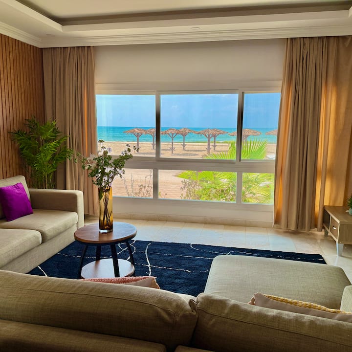 Beachfront Ground-floor Walk-out Beach Access - Salalah