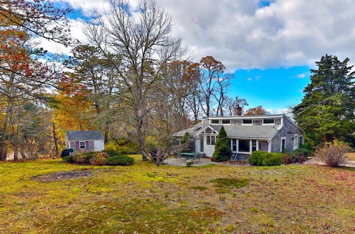 Adorable Cape Cottage With Lake Access! - Harwich, MA