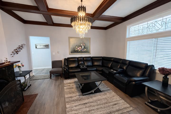 Updated Historic Home | 10 Min To Navy Base - North Chicago, IL