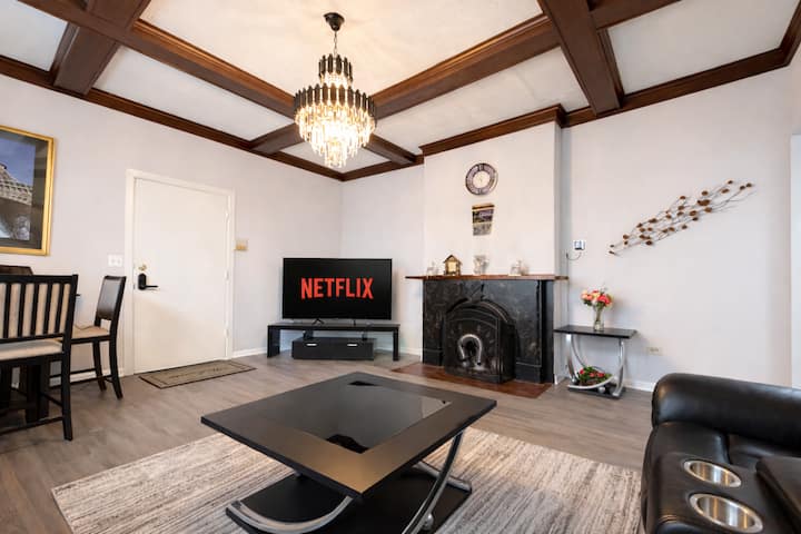 Updated Historic Home | 10 Min To Naval Base - Waukegan, IL