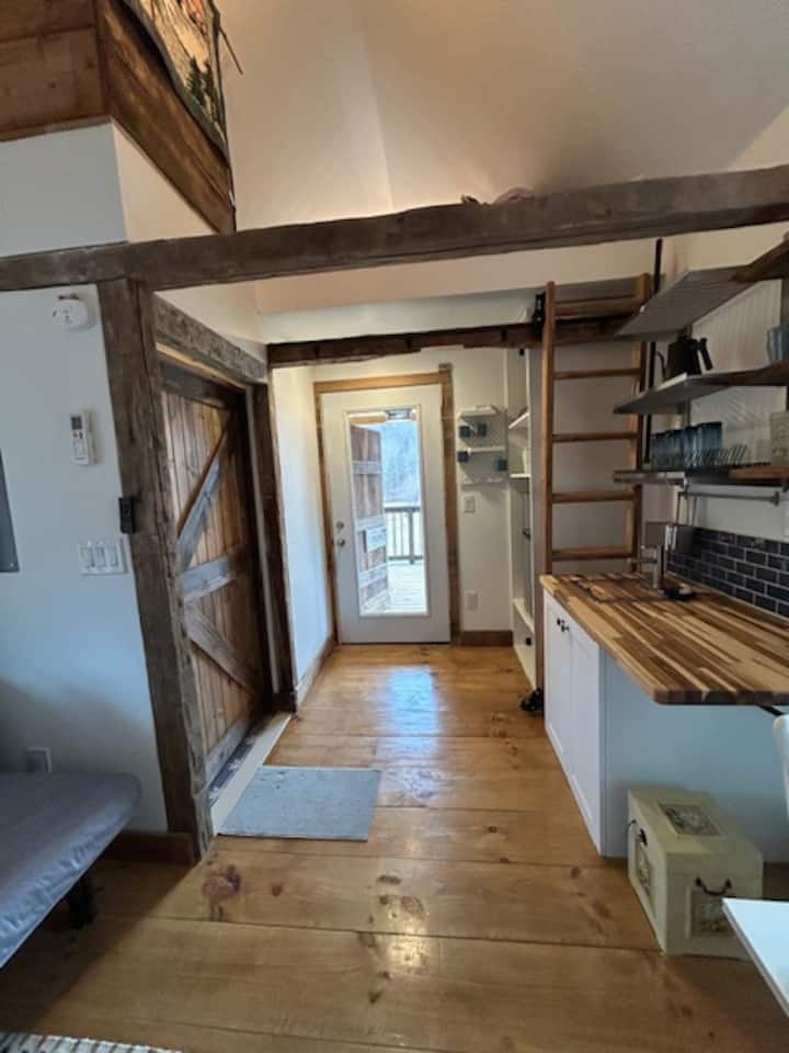 Cozy Cabin Created From Old Farm Granary - Grayson Highlands State Park, Mouth of Wilson