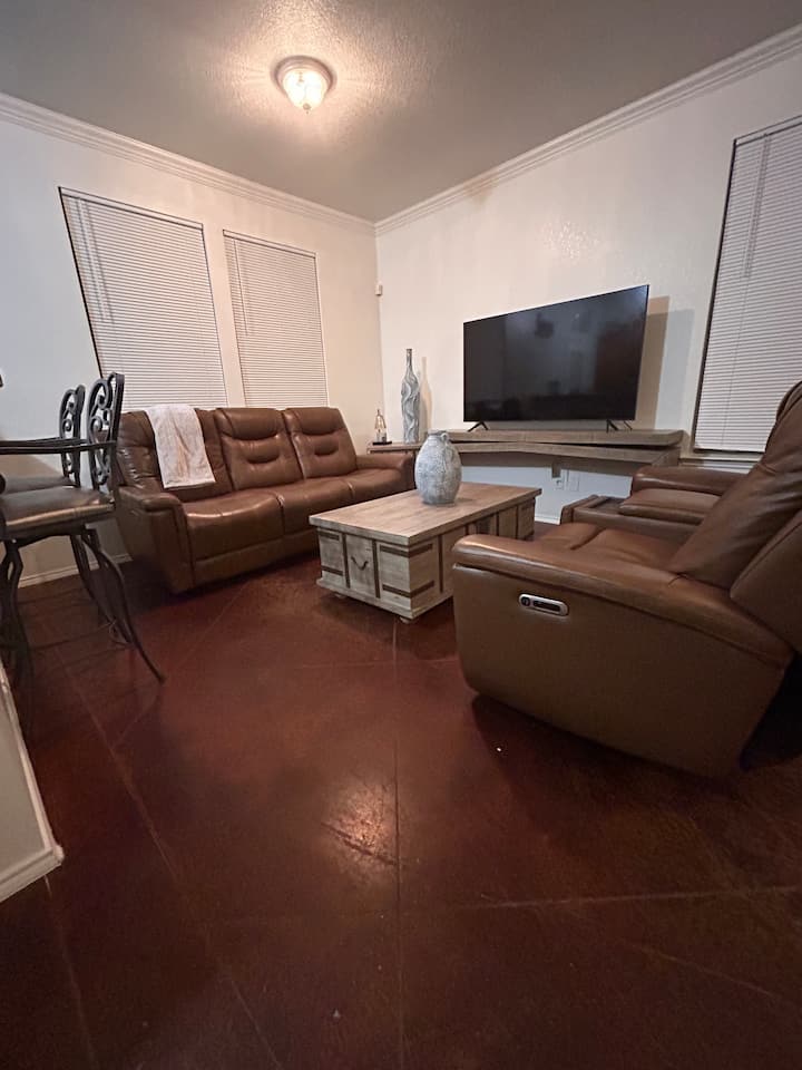 Spacious 3br Duplex With Private Entrance & Patio - Fort Worth