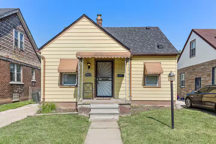 New! 5bd Family Retreat W/ Wi-fi & Pool Table - Dearborn, MI