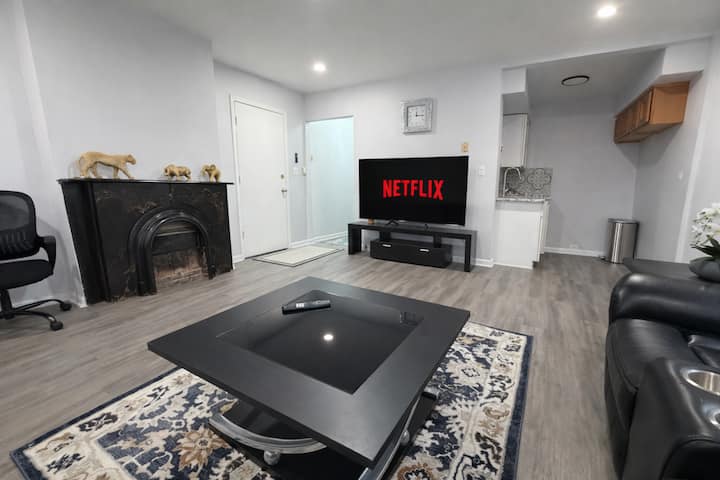 Timeless Charm Modern Space |10 Min To Navy Base - Waukegan, IL