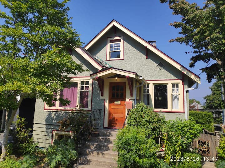 Eclectic Home Near Commercial Drive- Quick Transit - Vancouver
