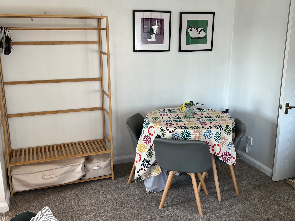 Bijoux Pied de Terre in Slough Sole Use Studio - Appartements à louer à ...