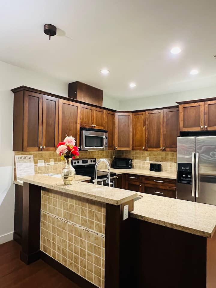 Comfortable 1br + Den, Central & Calm - Surrey