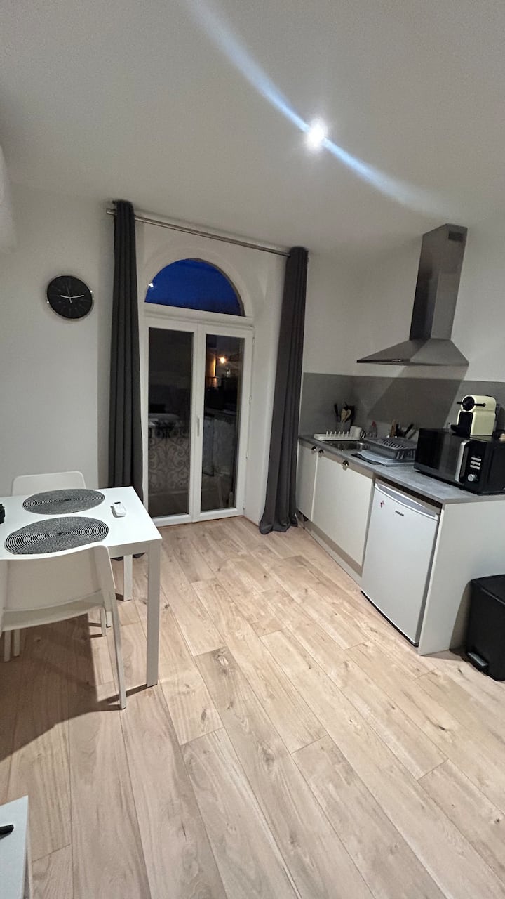 La Chambre Des Commerces - Saint-Laurent-d'Aigouze